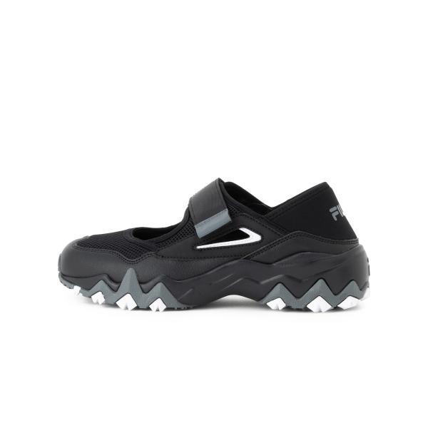 【アクティブでラフな一足】●キャンプ時、テント周りで履く事をイメージしてデザインされたシューズ。●不整地にも対応するラギッドなソールに、踵を踏付けても履けるコラプシブルヒール構造をもったアッパーを組み合わせた。≪商品詳細≫■素材■甲材：合成...