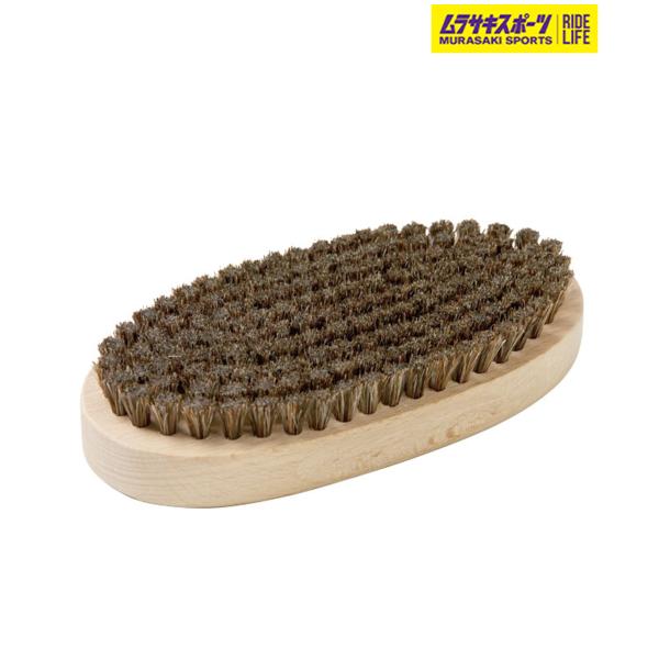 【マツモトワックス】のチューンナップ用品です。ホットワックスの仕上げに欠かせない、マツモトワックスの馬毛ブラシ。スクレーパーでワックスを剥がした後、この馬毛ブラシを使うことで、ソールに残った細かなワックスの粉を掻き出し、ワックスがけの最終仕...