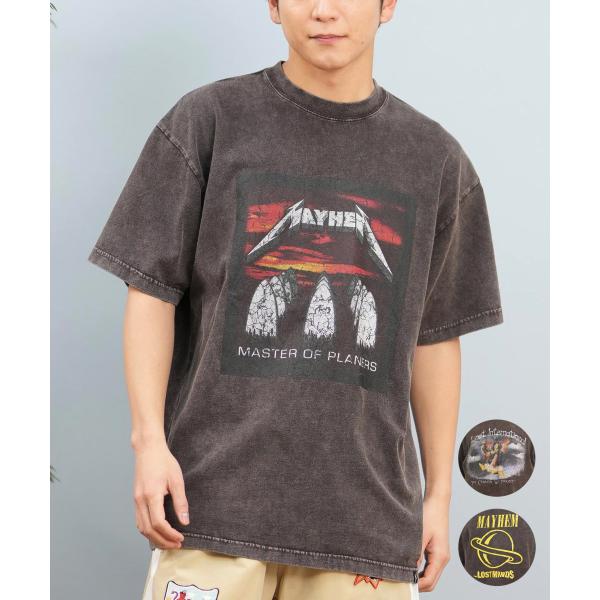 【サマーシーンにシンプルに着こなしたいプリント半袖Tシャツ】→こちらの商品はムラサキスポーツ限定商品です。●1枚で着やすいレギュラーシルエットのコットンTee●ヴィンテージ感があるプリントをデザイン●フロントにはバンドTeeの様なデザインを...