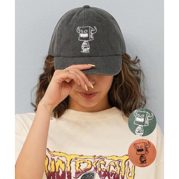 【sKetChboOok3とのコラボキャップ】●ピグメント加工を施したバイカラーが印象的で、周りと差がつくアイテム。●十分な深さがありサイズ調節も可能。●可愛らしい刺繍を生かして同コラボとの合わせはもちろんスタイリングのハズしにも◎●ウォッ...