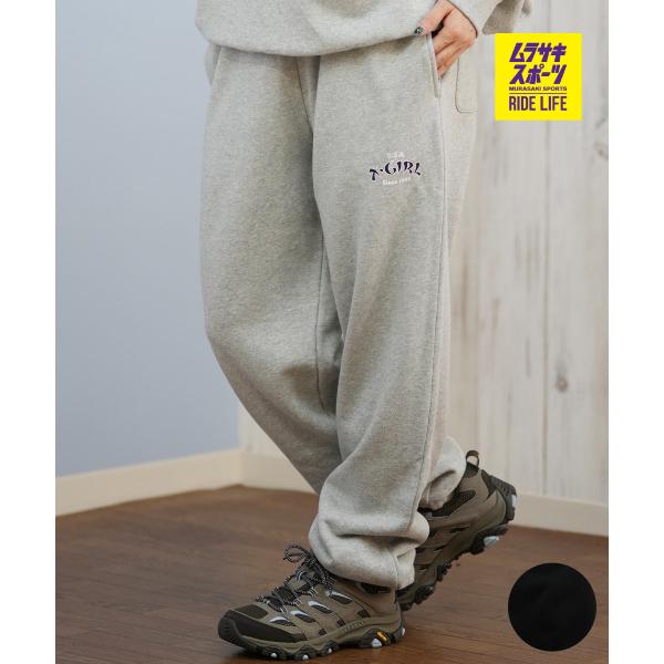 【トレンド×履き心地抜群の優秀アイテム！秋冬コーデに重宝する柔らかスウェットパンツ】●ブランドロゴをレイアウトしたシンプルなスウェットパンツ。●どんなトップスとも合わせやすいグレーとブラックの2カラー展開。●ビッグシルエットで抜け感を演出。...