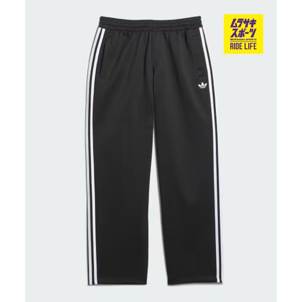 【現代スケーターに贈る、新しいトラックスーツのカタチ。】●スケートボーディング向けに進化を続けるスリーストライプスの伝統は、常にインスピレーションと創造性の源になってきた。●このSSTトラックパンツは、モダンな素材を用いたクラシックフィット...