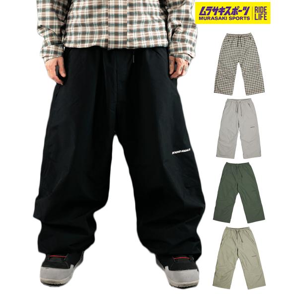 【BEYOND MEDALS】ビヨンド メダルスのスノーボードウェア、パンツゆったりとしたシルエットが魅力の、超バギーフィットのスノーボードパンツ。100%リサイクルポリエステルを使用した2レイヤーファブリックを採用し、環境への配慮と高い機...