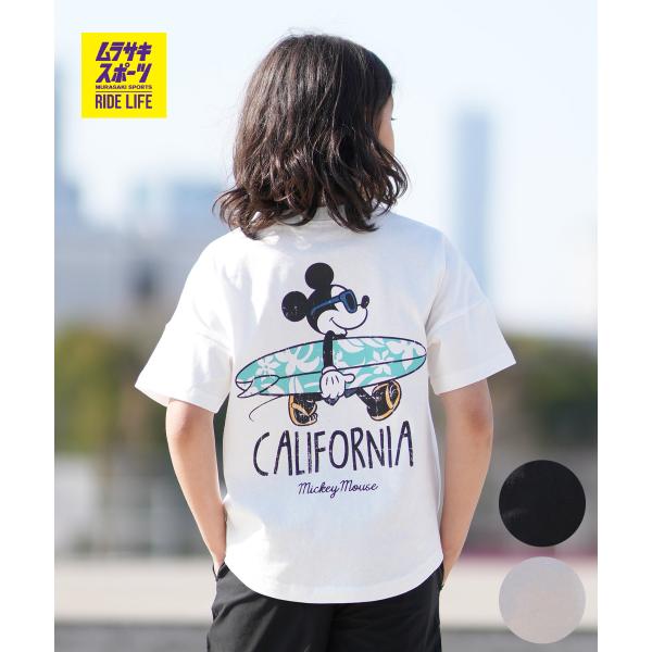 【カリフォルニアデザインが可愛いミッキーマウスプリントのキッズ半袖Tシャツ】●Disneyコラボ。●ドロップショルダー/裾ラウンドシルエット●フロントはシンプルなロゴ、バックにはサーフボードを持ったミッキーの大きなプリントをレイアウト。●ゆ...