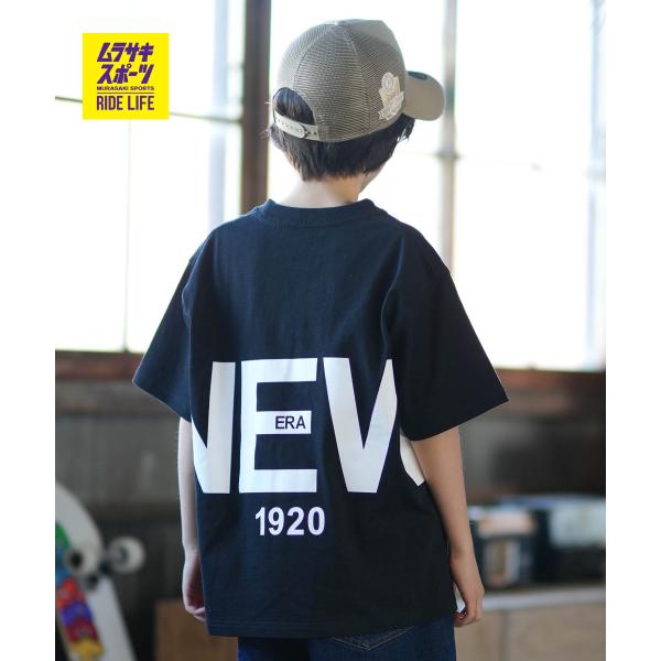 【大胆なバックロゴが目を引く、ストリート感あふれるTシャツ。】●シンプルなホワイトボディに大きなロゴプリントを施し、カジュアルスタイルをおしゃれに引き立てます。●背中いっぱいにあしらわれた「NEW ERA」ロゴがコーデのアクセントになるイン...