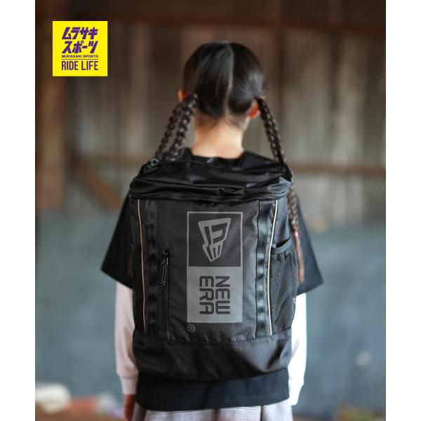 【ボックス型のシルエットが特徴的なボックスパックをユースサイズの子供が使いやすい仕様にアレンジ。】●その構造から余分な隙間を生まず効率的な収納が可能。●収納物の出し入れがスムーズな広く設計された開口部分。●小物の収納に便利なポケットを前面に...