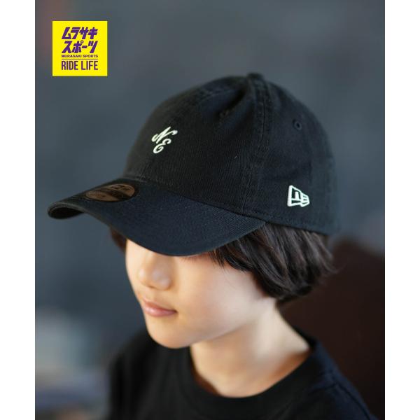 【上品なロゴが映える、クラシックスタイルのキッズキャップ。】●クラシックな雰囲気をまとったイニシャルロゴが、コーディネートにさりげないアクセントをプラス。●ポリエステルとコットンをブレンドした生地で、軽くて快適なかぶり心地。●ベーシックなカ...