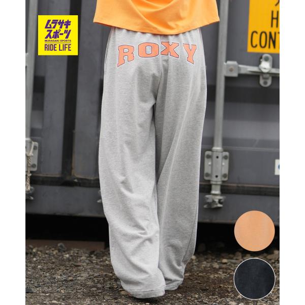 【バックヒップにビッグロゴをレイアウトしたトレンドライクなアイテム】●BBKとORGカラーにウォッシュ加工を施したスエットパンツ。●ウエストはゴムとひもの仕様。●ハイビスカスとロゴを組み合わせたアーカイブのグラフィックをフロントにプリントし...