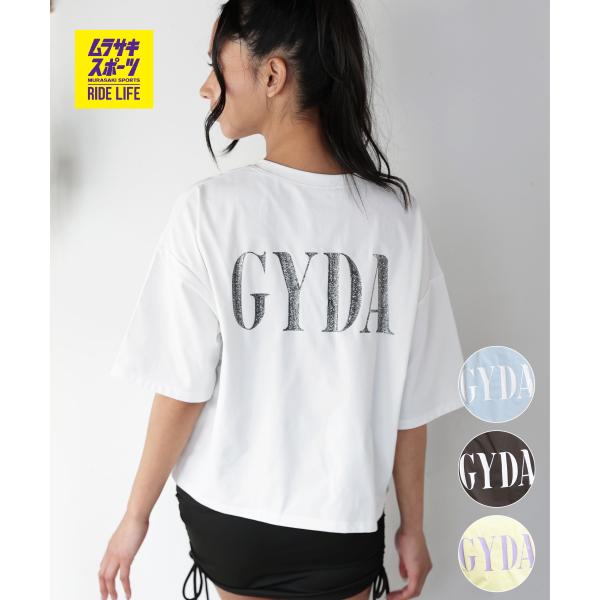 【キラキラグリッターが目を引く！水着の上から羽織って可愛く体型カバー】●GYDAロゴをキラキラグリッタープリントで施した存在感のある１枚●程よいゆとりがあるオーバーサイズ●スポーツウェアやヨガウェアとしてもご着用いただけます●海水浴だけでな...