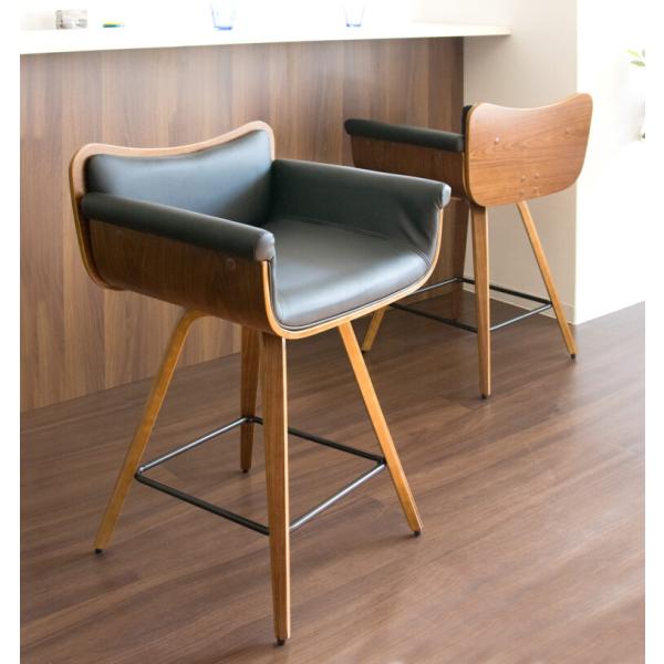 バーチェア RAMO（ラーモ）KNC-J010バーチェア RAMO ラーモ KNC-J010身体にフィットしてゆったりと座れるデザインとハの字に広がった木脚が特徴のバーチェア『RAMO（ラーモ）』。木目の美しい天然木突板と、ブラックの合成皮...