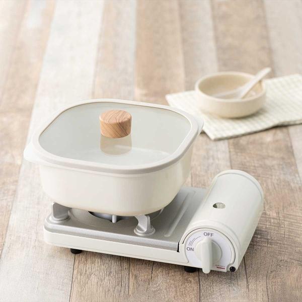 一人暮らしや二人暮らしにぴったりなミニサイズのカセットこんろが誕生！ CBJRCMN         プチスリムがリニューアルし3色展開！カラーをあわせた鍋との組み合わせでさらに用途が広がります。