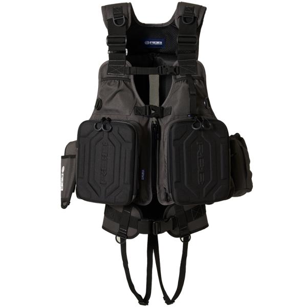 342165389       片手でのファスナー開閉がスムーズに行えるセミハードポケットを採用した限定モデル