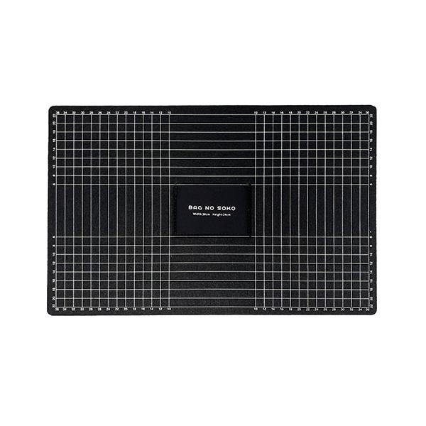 S101-BS01-BK    いつものバッグにジャストフィット!簡単カット・消臭・隠しポケット付きの機能性底板