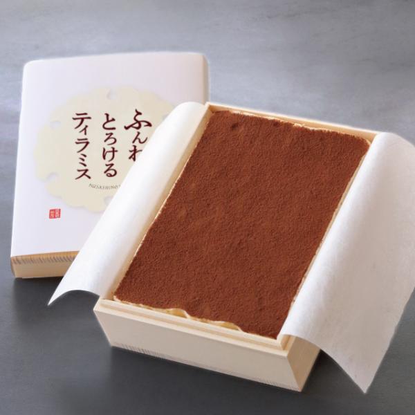 待望の木箱入スイーツ第2弾!“ふわっと口溶け食感”をお楽しみいただける、新たな木箱入スイーツです。北海道産のマスカルポーネや生クリームを使用した濃厚なクリームに、ふわっふわのメレンゲを加え、軽い食感なのに、満足感を味わえるような一品となって...