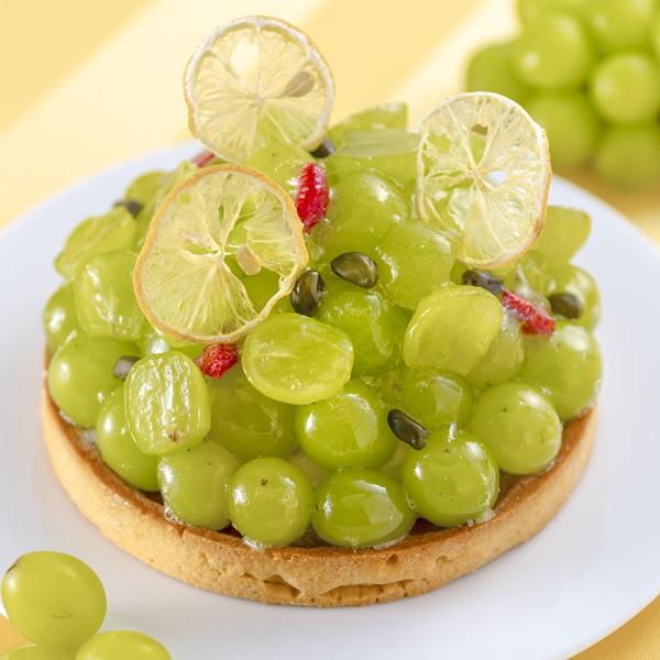 タルト生地の小麦粉、カスタードクリームの卵から全てが厳選した安全な食材を使用し、缶詰・カットフルーツ等は一切使用せず、全て生のフルーツを使用しています。