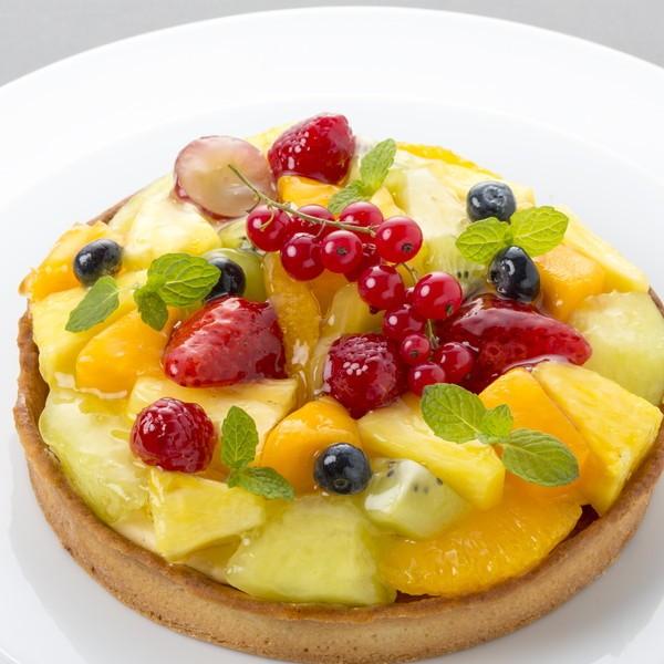 タルト生地の小麦粉、カスタードクリームの卵から全てが厳選した安全な食材を使用し、缶詰・カットフルーツ等は一切使用せず、全て生のフルーツを使用しています。