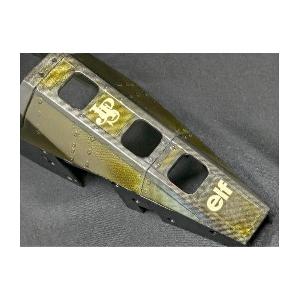1/8ロータス97tモノコック用カーボン(透過型)デカールです。デカールのみです。実車と同じように面を構成する黄色みがかった樹脂とそれを補強するカーボンの2種類を再現出来ます。両者のパターンも変えてあるので二通りのカーボンで構成されている様...