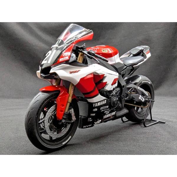 1/12ヤマハYZF-R1 2025 8耐#21ヤマハレーシングVerデカールです。市販ベース用ですがドゥカティのスーパーレッジェーラの様に補器類を外して製作すると印象が変わります。