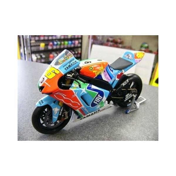 1/12ヤマハYZR-M1フィアット500Ver.デカールです。デカールのみです。作例はミニチャンプスの物に無塗装で貼付しています。デカールを解らないで買うと解らない物が届きます。解らないのに買うのは絶対に止めて下さい。