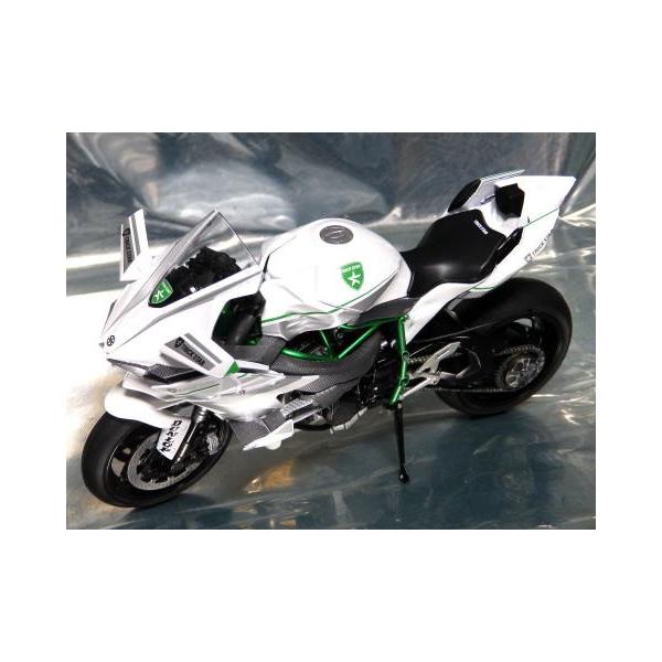 1/12カワサキNinja H2R T.S.Verデカールです。デカールのみです。歴史に残る最高のルックスです。貼付見本用の速攻モデリングなのでシートカウルは黒ですが作例は白に間違ってしまっています。デカールを解らないで買うと解らない物が届...