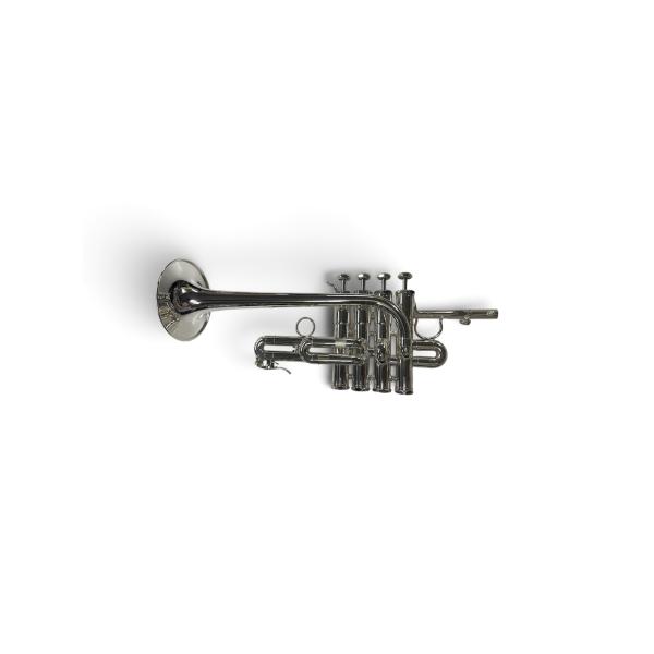 ピッコロトランペット（銀メッキ仕上げ）・ベルサイズ：104mm・ボアサイズ：11.8mm・ピストン：ステンレススチール製・仕上げ：銀メッキ・ケース：標準ブラック フォームボディケース付属