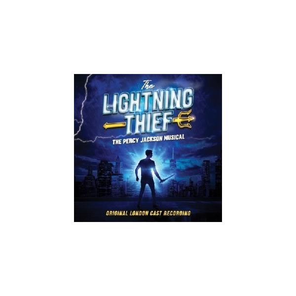 【発売日：2025年12月12日】自身が海の神ポセイドンの息子（デミゴッド）と知った少年パーシーが、仲間と共にゼウスの盗まれた雷撃を探し、神々の戦争を止める冒険を描くロック・ファンタジー・ミュージカル。