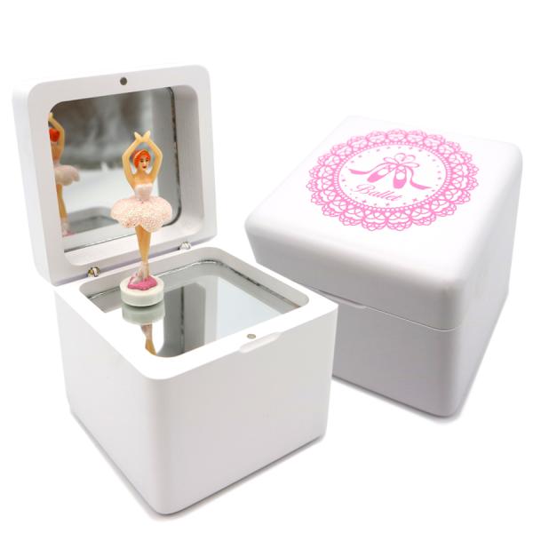 鏡面をくるくるとバレリーナが回転するオルゴールです。オルゴールメカは、1つ1つ当店の職人の手で製造される手作りオルゴール。曲は、ディズニーやジブリ、J-POPなどの人気曲からクラシックなどの定番曲、合唱曲から子供向けの曲など幅広いジャンルで...