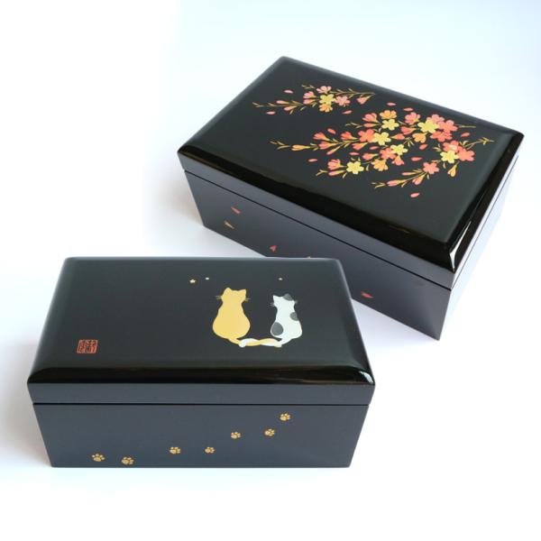 日本の伝統工芸『会津塗り』で有名な福島県会津地方で装飾された、美しい絵が目をひくオルゴールです。オルゴールメカは、1つ1つ当店の職人の手で製造される手作りオルゴール。曲は、ディズニーやジブリ、J-POPなどの人気曲からクラシックなどの定番曲...