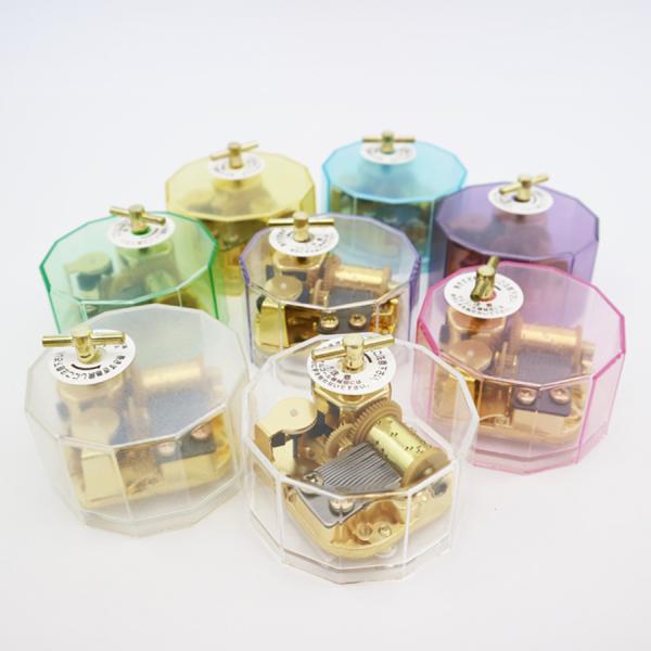 シンプルなデザインをお探しの方に人気！オルゴールメカは、1つ1つ当店の職人の手で製造される手作りオルゴール。曲は、ディズニーやジブリ、J-POPなどの人気曲からクラシックなどの定番曲、合唱曲から子供向けの曲など幅広いジャンルでご用意をしてい...