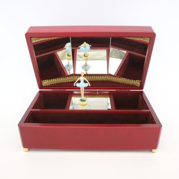 鏡面をくるくるとバレリーナが回転するオルゴールです。オルゴールメカは、1つ1つ当店の職人の手で製造される手作りオルゴール。曲は、ディズニーやジブリ、J-POPなどの人気曲からクラシックなどの定番曲、合唱曲から子供向けの曲など幅広いジャンルで...