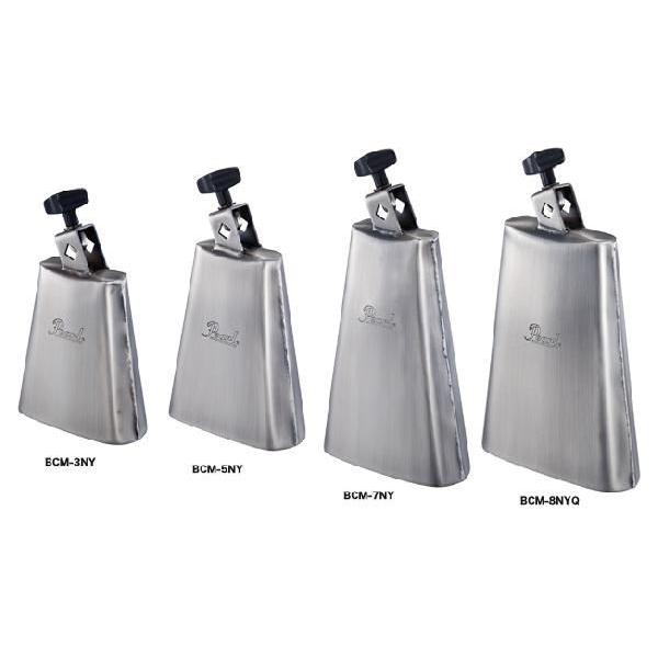 BCM-5NY（Cha-Cha Bell Low／15.5cm）一枚板のスチールを成形したカウベルで、サルサバンド内でも際立つ存在感が特徴。クランプ部はさまざまなカウベルホルダーに対応。