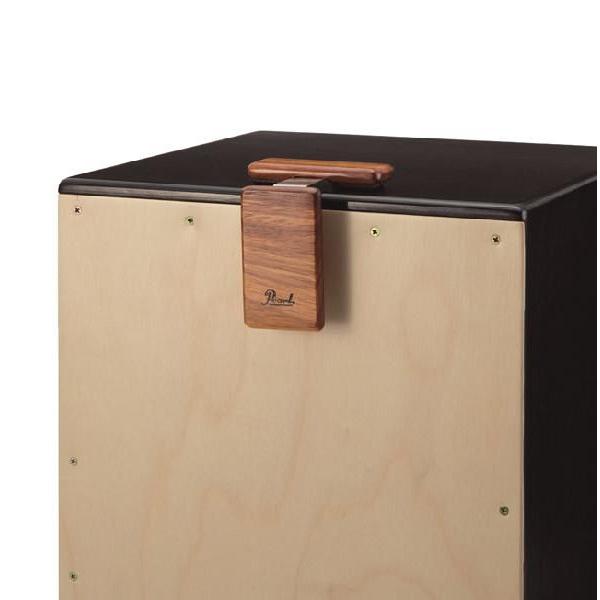 付属のデュアルロックテープを使って好みの場所に取り付けることで、容易にアタックの効いたクラックサウンドが出せるアクセサリー。