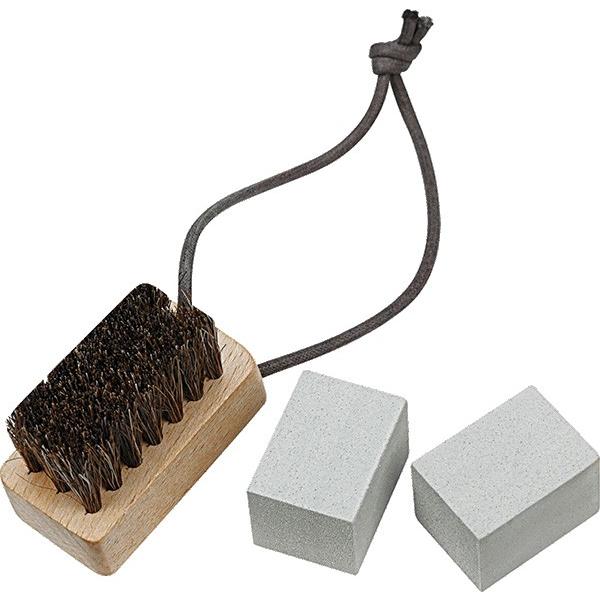 しばらく弾かなかったギターのフレットに、錆びはつきものです。本製品は皮革メンテナンス製品からヒントを得て完成した”消しゴムタイプの粉やすり入りクリーナー”と、指板面の細かなゴミを掃き出す”ブラシ”のセットです。(クリーナー:2個、ブラシ:1...