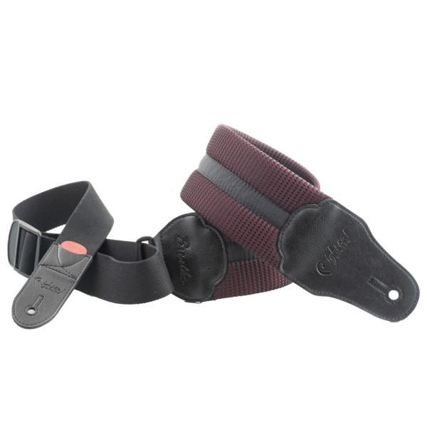 BREATHEは約265個以上の穴を持っており、その中に防水透湿性を持った特殊な膜を入れることで、ストラップへの汗の侵入を防ぎながら肩の呼吸を可能にしています。このシステムは演奏中ストラップの位置や動き、時間に応じて常に肩をドライに保ち快適...