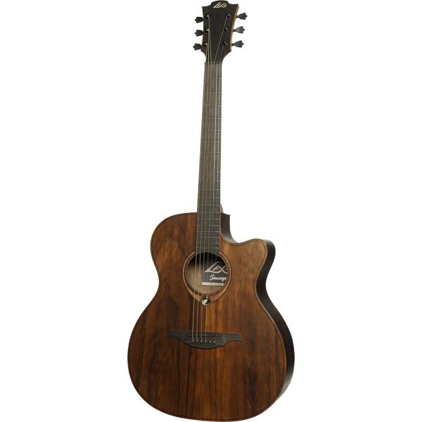 新シリーズとなる SAUVAGE（サベージ）は、木材の選択と製造工程の両方で、独自のルックスと強力なエコロジーへの配慮を兼ね備えたモデルです。ボディ・トップに FSC 認定を受けたフィギュアドのペール・ブランコウッド単板、バック＆サイドには...