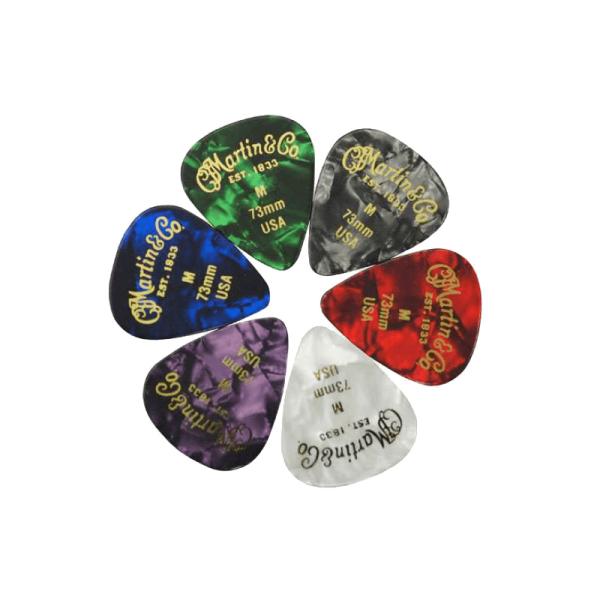 マーティンのピックは、高いパフォーマンスと柔軟性で、楽器にぴったりフィットします。スタンダードピック（#1）0.73ｍｍセルロイドマルチカラー（黒、赤、緑、白、青、紫）1パック6枚入り