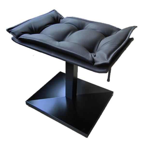 ・座部 : 塩ビレザー 約 56 x 36cm・脚部 : 黒塗りスチール 高さ 47~61cm（ワンタッチガスシリンダー上下）上下ハンドルは座った時に左手にくるように座ってください。・イタリア ディスカチャーチ社製・輸入混載貨物のため外箱に...