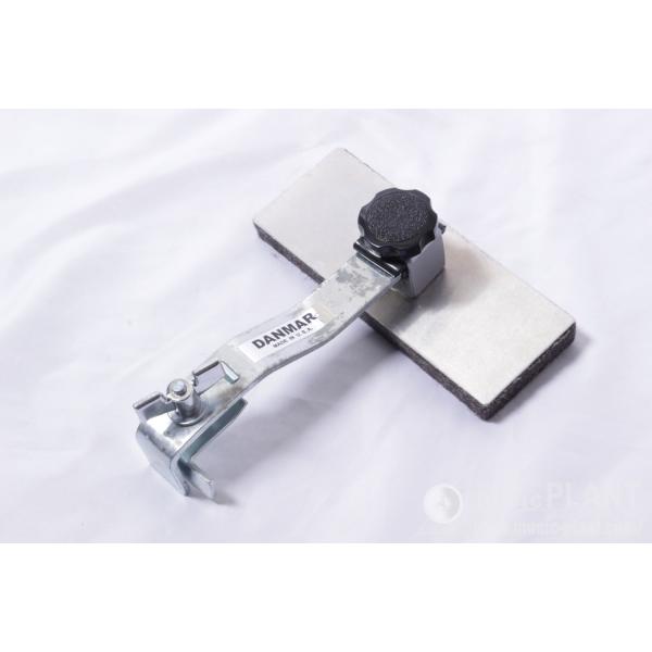 <エクスターナルバスドラムミュート> DANMAR DM-920 中古にて入荷です!使用に伴う傷等はございます。付属品無し。バスドラムのフープに取り付けて使用するエクスターナルバスドラムミュートです。＊レターパックプラスでの発送...