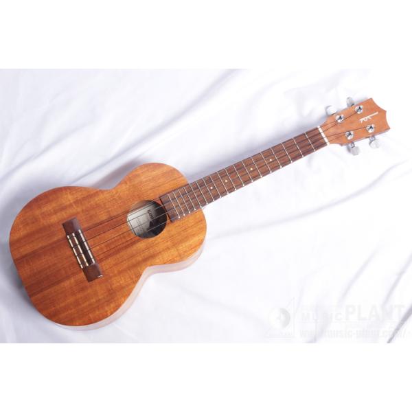 <ウクレレ　テナー> KAMAKA HF-3 TENOR 2004 中古にて入荷です!使用に伴う傷等はございます。ボディトップに弾き傷がございますが、全体的に綺麗な個体です。木目の美しいハワイアンコアをボディに使用し、音量感のあ...