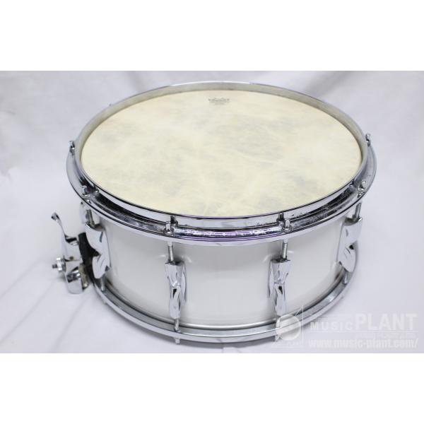 <スネアドラム>Premier 2002 中古にて入荷です!14"×6.5"。10テンションラグ。レインフォースメント付き。スナッピー線が1本切れています。ご使用上問題はございませんが、ストレイナーバット部内部のスイッチパーツが...