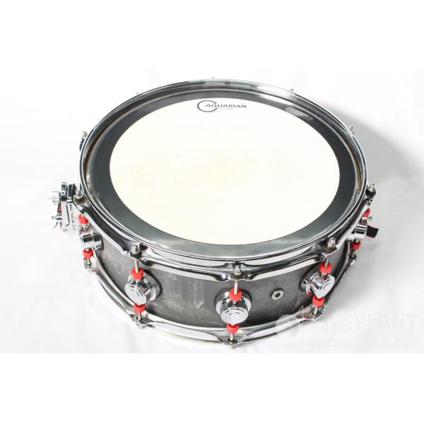 <スネアドラム>dw (Drum Workshop) Collector's concrete snare 14"×5.5"中古にて入荷です!メタルシェルとは違う太く暖かみのあるサウンドが特徴です!5.5mmコンクリートシェル。...