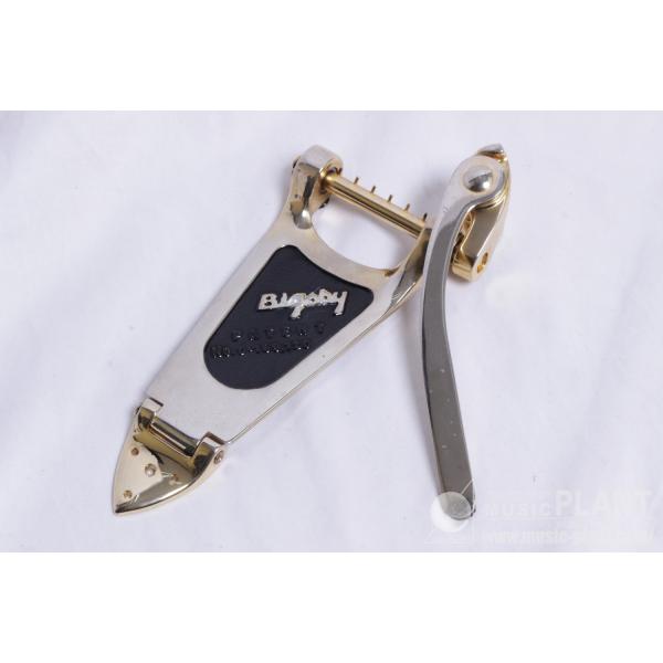 <Bigsbyトレモロユニット> Bigsby B6G 中古にて入荷です!メッキ剥がれ、くすみ、傷などございます。本製品が標準搭載されていたG6136T White Falcon（2007年製）から取り外されたもので、リプレイス...