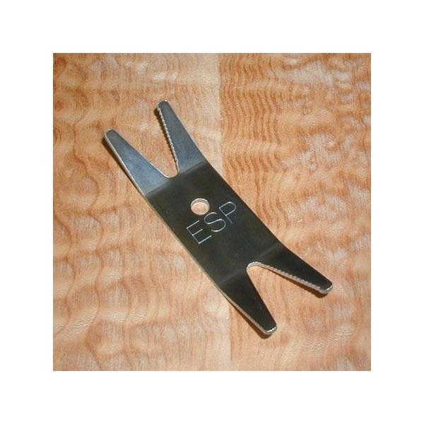 <ギターパーツ　メンテナンス用品>ESPマルチスパナは、ミュージシャンのライブ、レコーディング現場から生まれた工具です。電気パーツのナットのゆるみは、音切れ、ノイズ等のトラブルを生み、ペグ等のゆるみは音詰まりの原因となります。い...