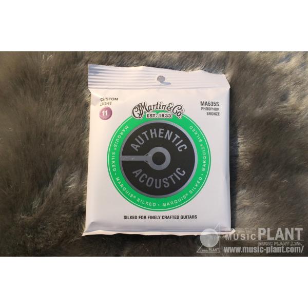 <アコースティックギター弦>ボールエンド付近をシルクで丁寧に包んであるため、巻きが固定されチューニングが安定します。またシルクは、ブリッジに対する弦の力から、ブリッジ自体を守る働きもあります。92/8 Phosphor Bron...