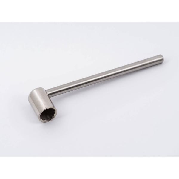 <パイプレンチ8mm 12角> ヘッド角が付いているネックに多く見られる、トラディショナルなトラスロッドの調整用6角ナットを回すために使用する工具がパイプレンチです。その形状が喫煙具のパイプに酷似しているところから名付けられた工...