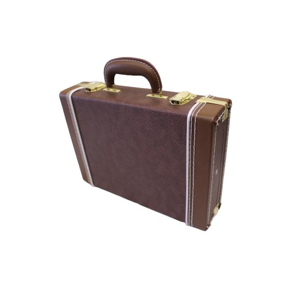 従来のTWEED ・BLACK 同様にビンテージ感あふれ、またBROWNレザーとゴールドハードウェアとのマッチで高級感漂う仕上がりとなっています。(税抜価格9,000円)