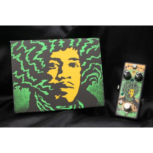 ●商品説明特徴的なアート・デザインは、1968年2月にロサンゼルスで行われたコンサート会場、シュライン・オーディトリアムの壁を飾った有名なポスターがモチーフになっています。コンパクトな筐体には、ジミのキャリアを語る上で欠かすことのできない2...