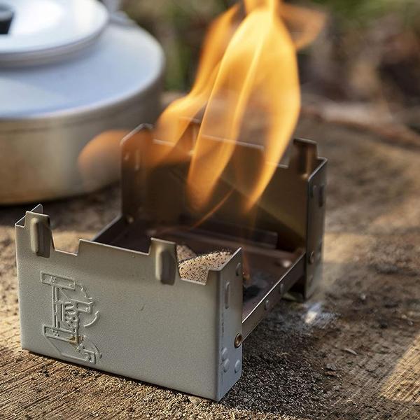 ちょこっとストーブ折りたたみ式 ミニコンロいつでも どこでも 持ち運べて サッと開いてすぐに使えるミニストーブコンロ★ 軽量 で持ち運びしやすい ポケットストーブ★ 折り畳み式 で コンパクト★ 五徳 として使える★ スペースを取らないので...