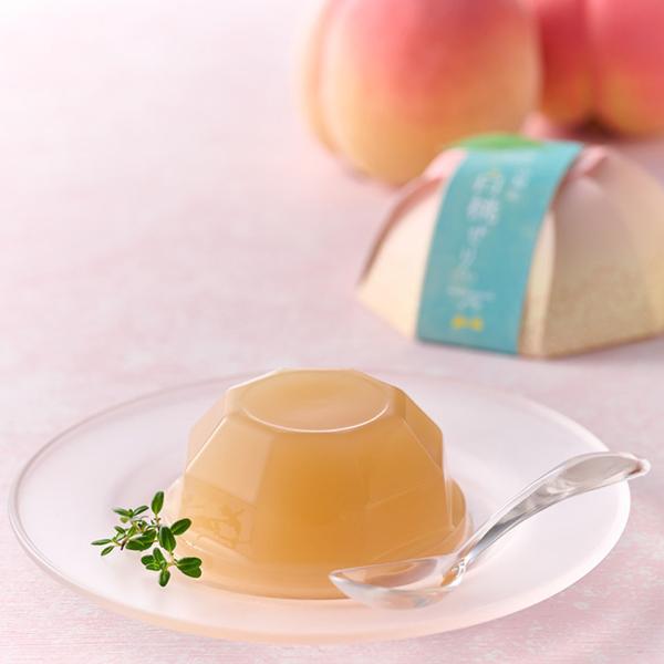 山梨県産白桃の果汁とピューレをゼリーに閉じ込めました。まるで生桃のような食感と味わいを追求した、フルーツパーラーの白桃ゼリーです。●内容：山梨の白桃ぜりぃ150ｇ×7個　販売期間：4月〜9月末（お届けは10月10日まで）●賞味期限：常温15...