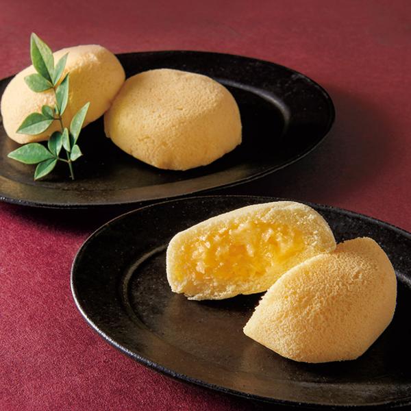 山口県産の素材にこだわる和洋菓子専門店。内閣総理大臣賞を受賞した銘菓「月でひろった卵」は、地下から湧き出る名水「琴名水」で蒸しあげたしっとり生地と、とろり滑らかなミルククリーム、国産和栗のハーモニーが口の中で上品に広がります。●内容：12個...